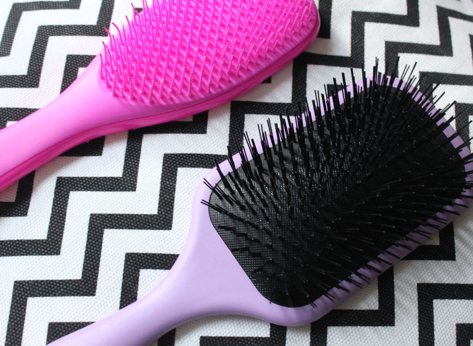 Denman Tangle Tamer Brush vs The Ultimate Detangler by Tangle Teezer ...
